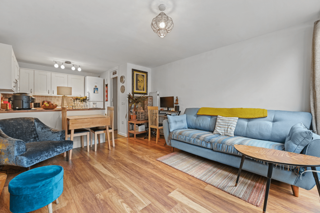 Victoria Road Ruislip, Ruislip - 1 bedroomProperty for sale - Lawrencerand